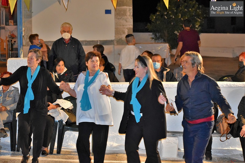 Με χορούς γιόρτασε τον Άγιο Κωνσταντίνο ο Μεσαγρός - AeginaLight